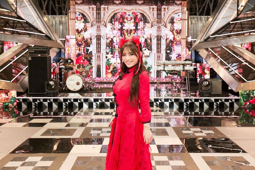 (3ページ目) 「若返ってた！」浜崎あゆみ、『FNS歌謡祭』圧巻歌唱が沸騰 “七五三ママ”からのギャップに驚きの声も｜ニュース｜ピンズバNEWS