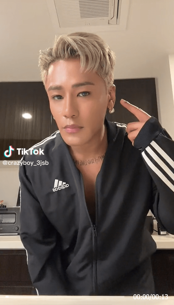 (2ページ目) 「こんな痩せてたっけ」三代目JSB･ELLY“素肌にジャージ姿”ダンス動画公開に“激やせ指摘”！「スッキリしてかっこよくなった」｜ニュース｜ピンズバNEWS